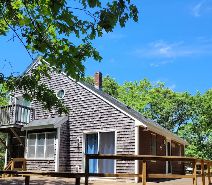 Grampis Place
3 Bedroom/ 2 Bathrooms - Edgartown, MA