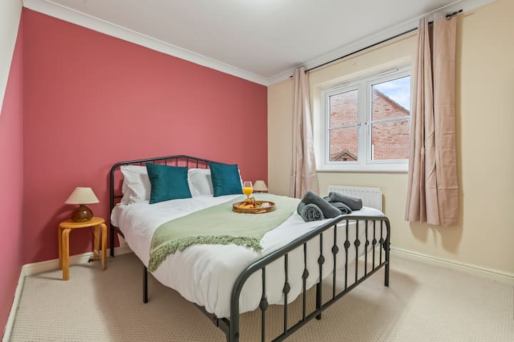 4br 20% Off | Perfect For Families & Contractors - Romford