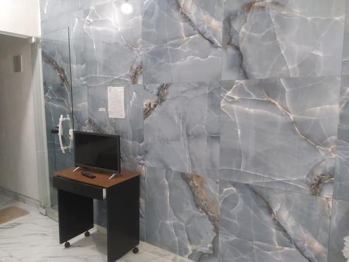 Acomodação Confortável Em Bairro Tranquilo. - Poá