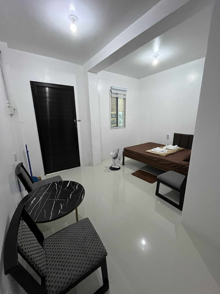 Goldenj Hostel
(Matrimonial Room) - Bambang