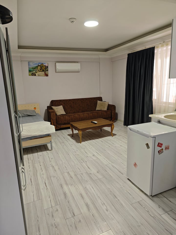 Bornova Merkez De Güvenli 1+1 Daire Eşyalı Daire - Izmir
