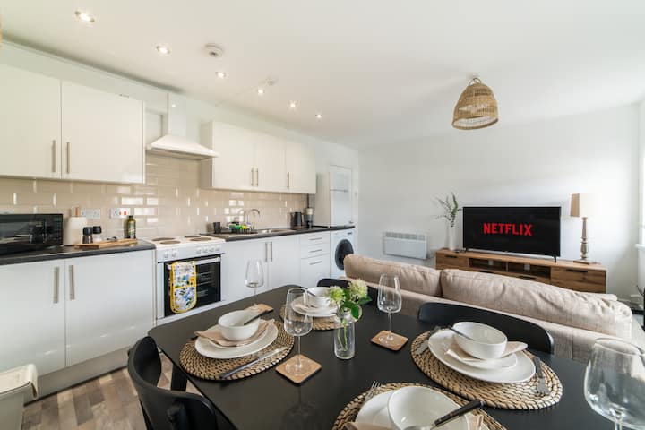 Cosy 2 Bed Flat In Merseyside - 사우스포트