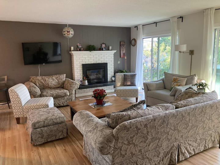 Home Away From Home Downtown/glenmore - ケロウナ