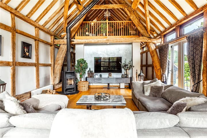 The Chilterns Cruck Barn - Hertfordshire