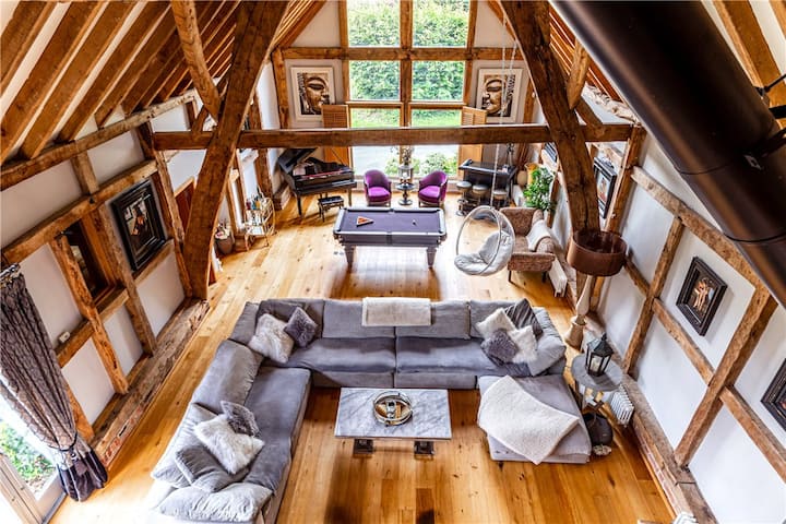 The Chilterns Cruck Barn - Hemel Hempstead