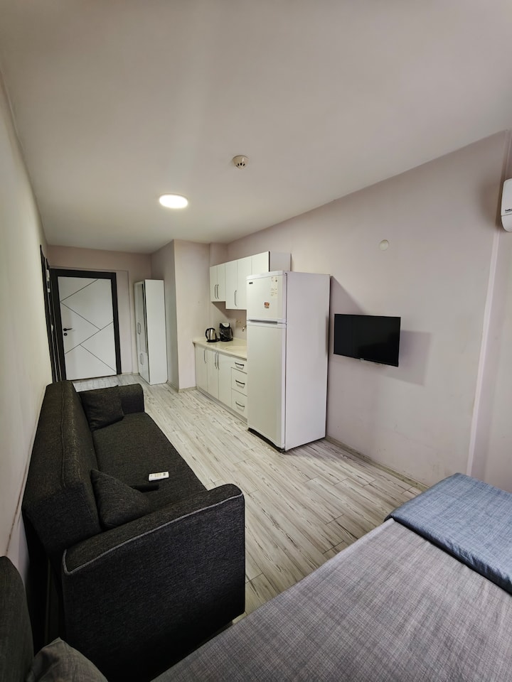Bornova Merkez De  1+1 Günlük Daire - Bornova