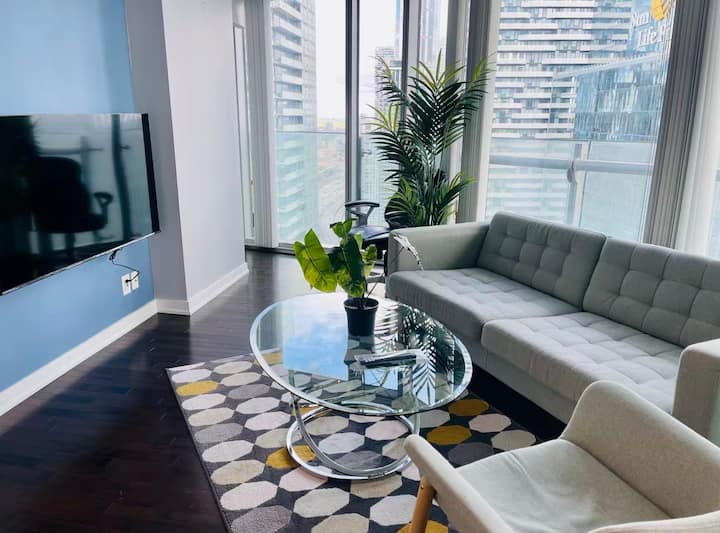 Lake View| 2br+2ba | Cn Tower | Union Station|path - Toronto