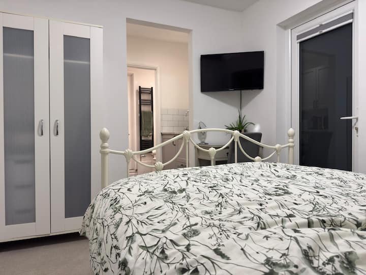 Self-contained Annexe Near Gatwick And Tulleys - Crawley