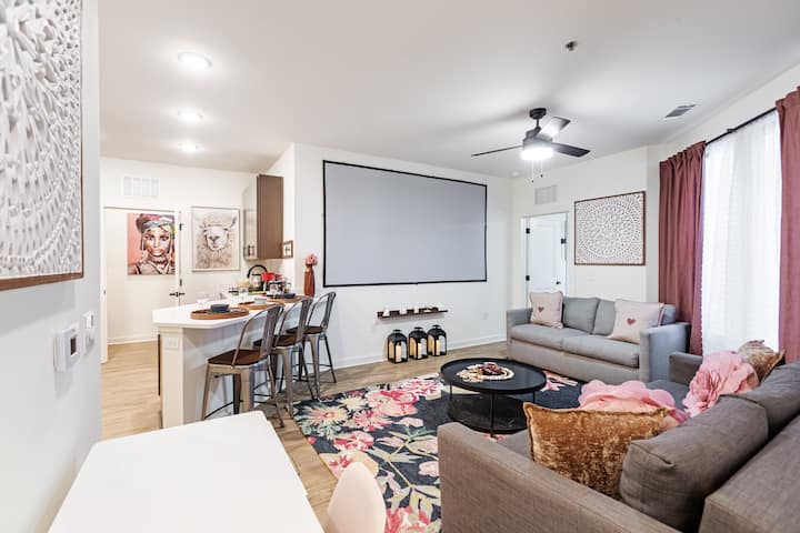 Curated-for-your-comfort;2 Kings;moviescreen;park’ - Richmond, VA
