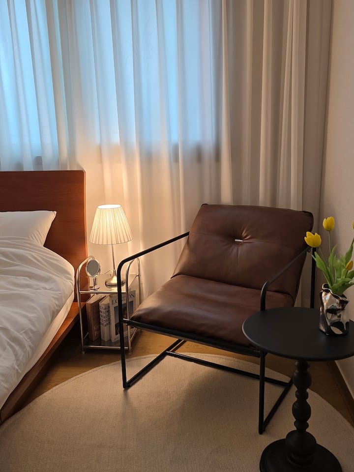 [신규오픈] 3룸 감성숙소 / 무료주차 / 까치산역 / 김포공항 10분 / 고척스카이돔 - Bucheon-si