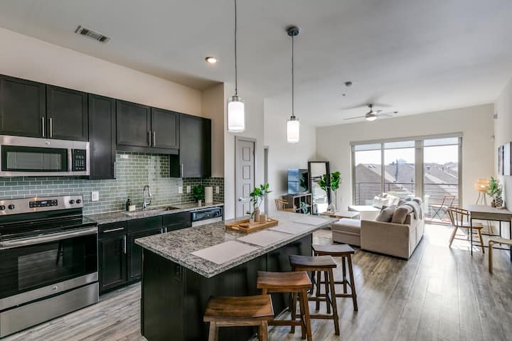 King Bed Apartment In Richardson - Pool And Gym - Richardson, TX