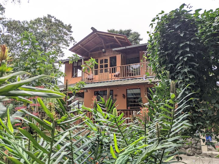 Lush Riverside Cloud Forest Home- Walk To Town - Mindo Valley