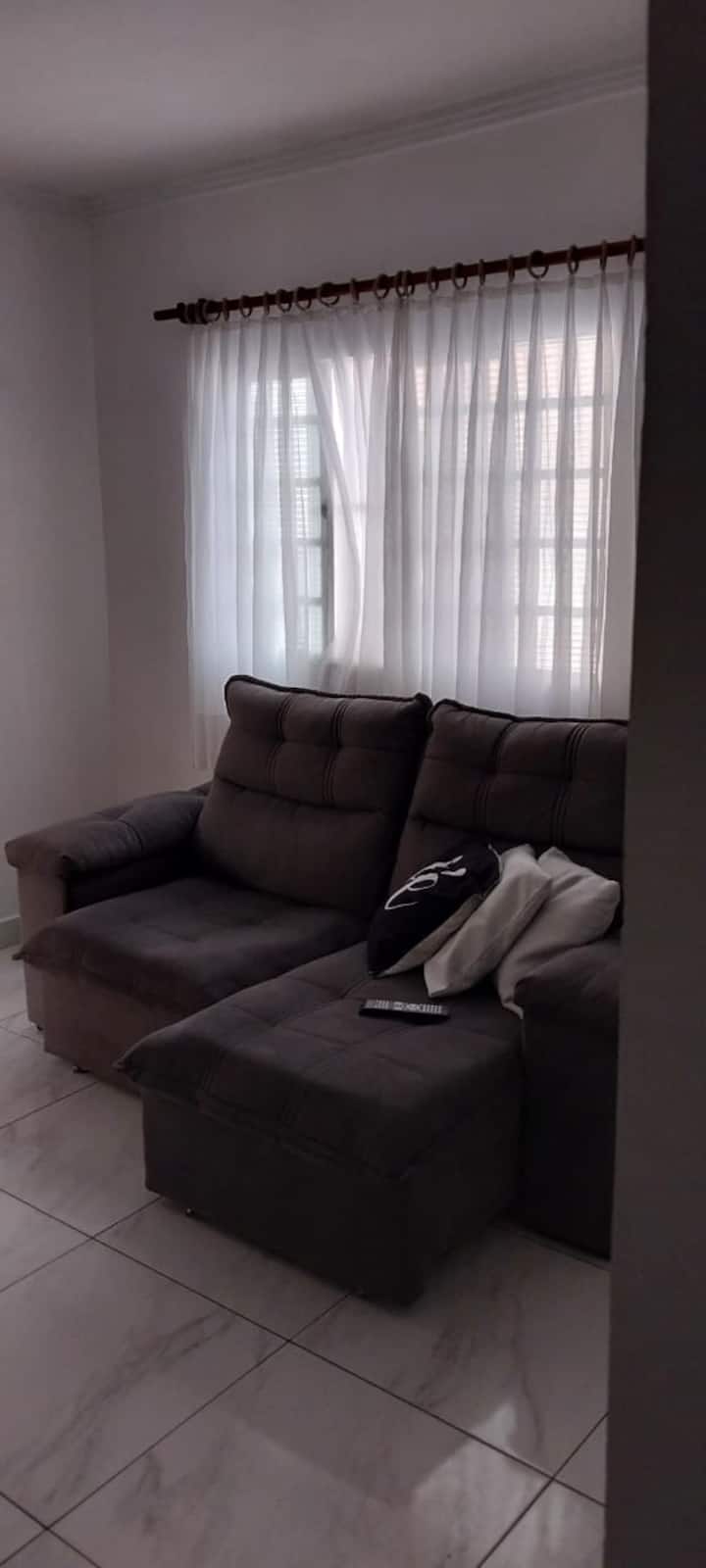 Charmosa Com Três Quartos, Sala, Cozinha  Banheiro - Itu