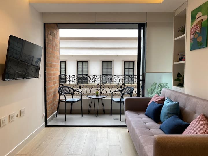 Acogedor Y Moderno Departamento Con Terraza - Cuenca