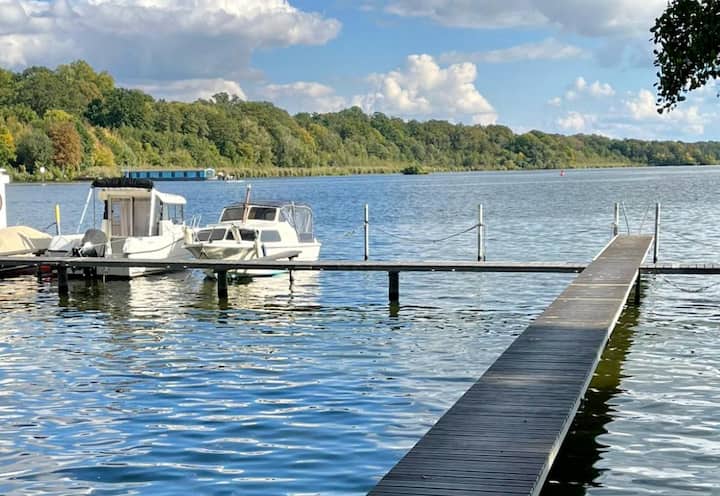 Haus Am See 

Dein Ferienhaus Mit Badestelle - Potsdam