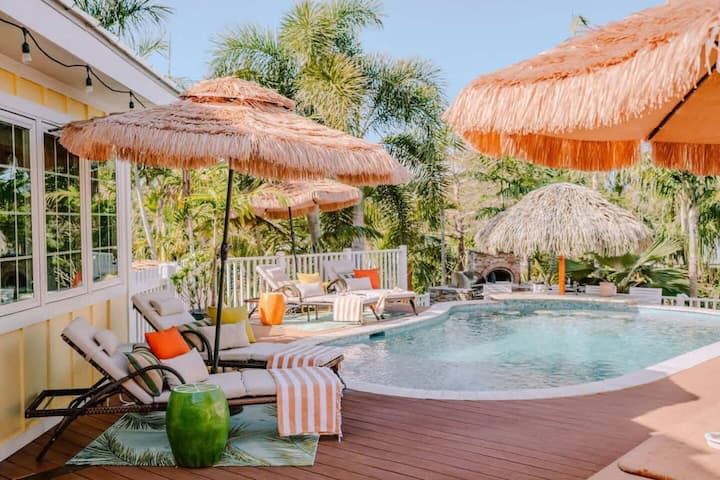 Estate W/3 Separate Units: Pool, Games, Tiki - Fort Myers, FL