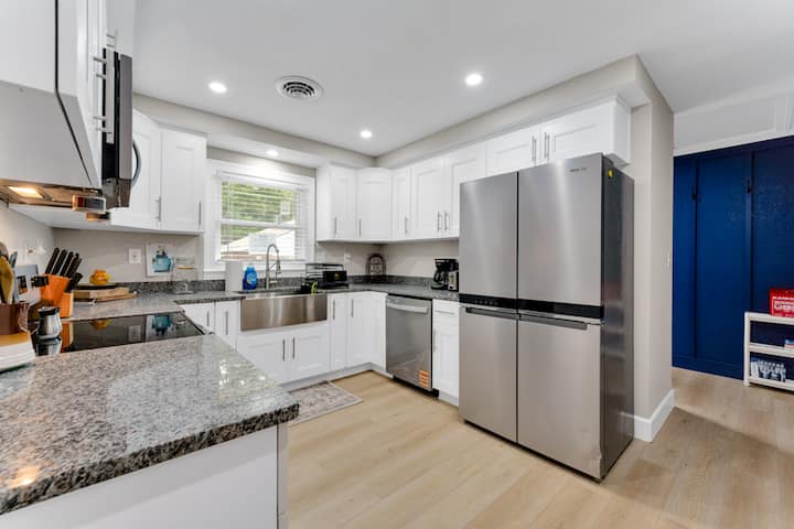 Modern, Quiet & Spacious Family Retreat 5 Br/3 Ba - Portsmouth, VA