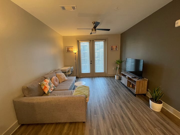 New, Modern Apartment With Central Ac/h, Gym, Pool - Kenner, LA