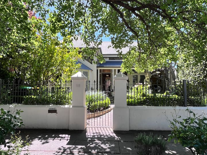 Charming North Adelaide Getaway | 1km To Cbd - Adelaide Hills Council