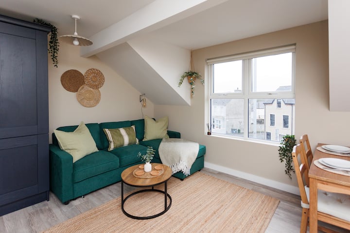 Upper Eastside Loft - 5 Beds, Cosy & Convenient - Belfast