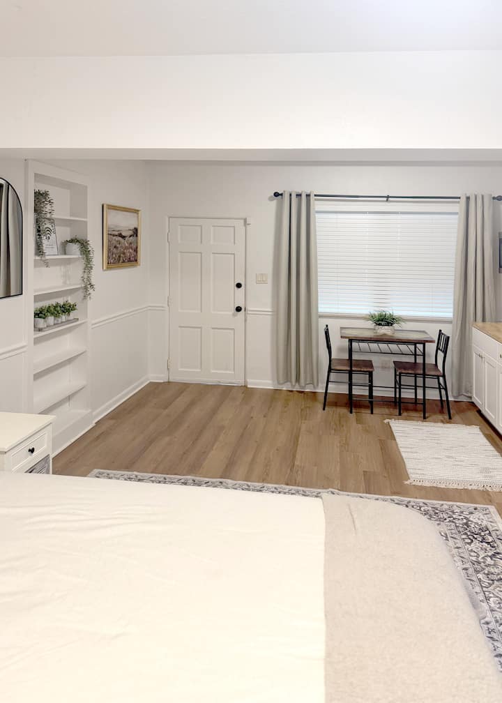 Private Studio| Workspace | Onsite Washer Dryer - Altamonte Springs, FL