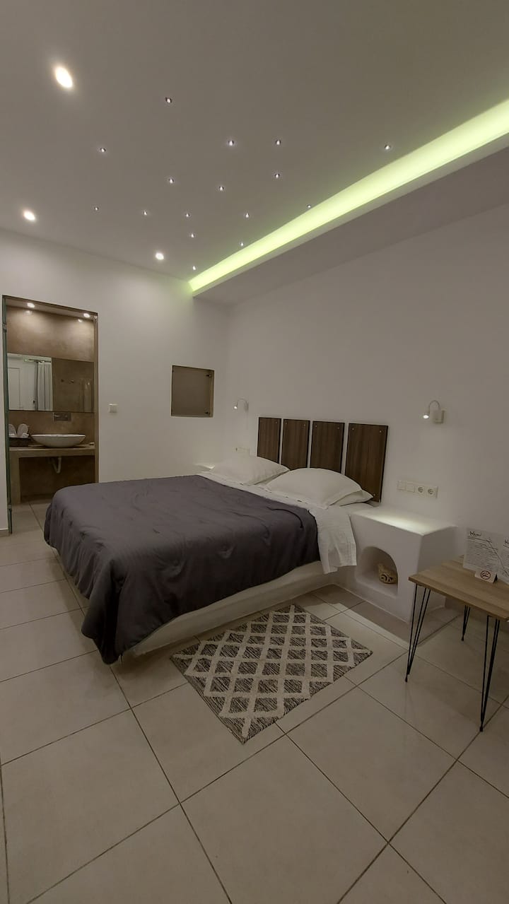 Ambience Deluxe Suites - Santorini