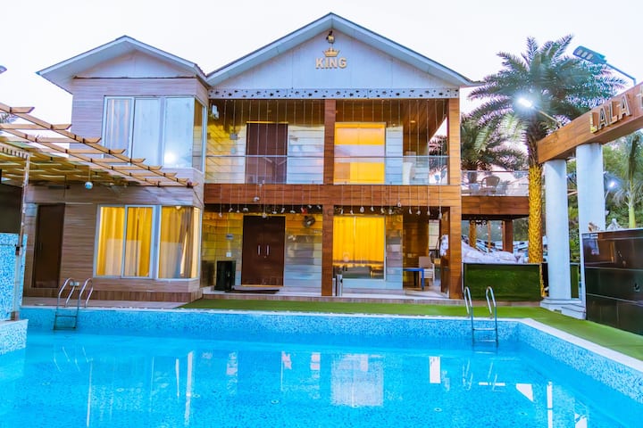 Rajmahal Farmhouse 7bhk With Lawn And Pool | Noida - Noida