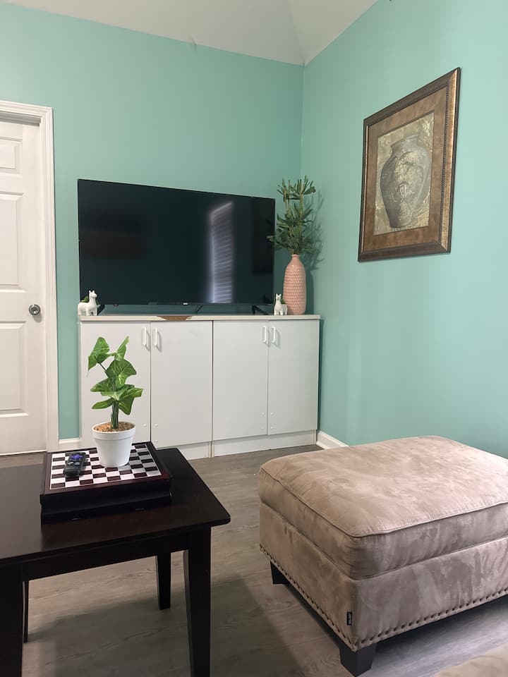Relaxing Upper Level Apartment - Smyrna, TN