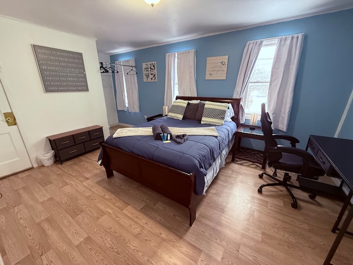 Relaxing Queen Bed Room - Central Syracuse - Syracuse, NY
