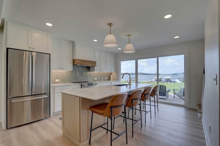Lakefront Home - Updated And Spotless - Sleeps 10 - Waukesha, WI