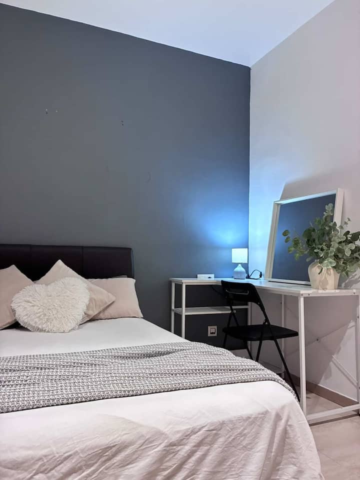 Quarto Aconchegante No Centro - Badalona