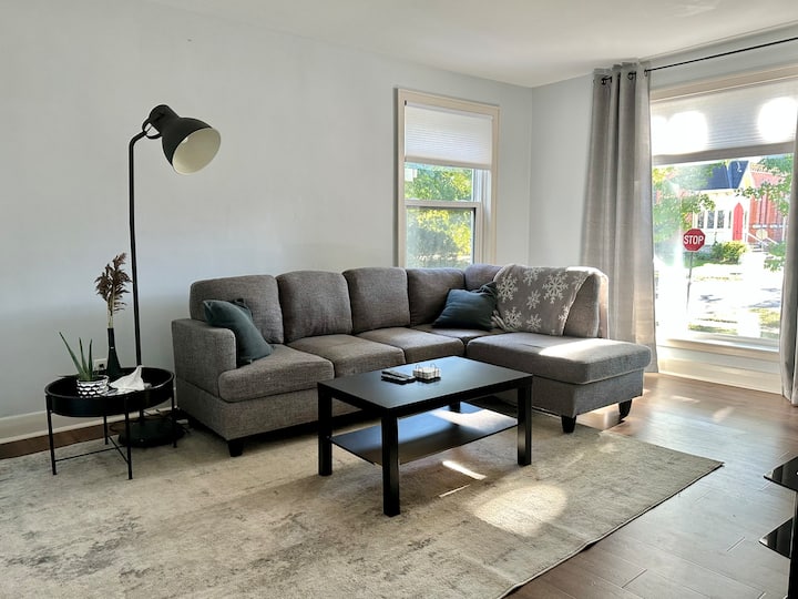 Stunning 2 Bedroom Home - Chatham-Kent