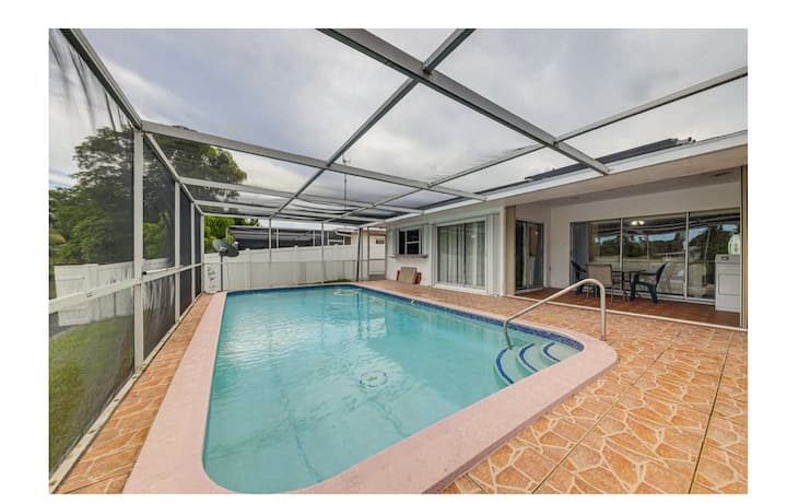 Quiet Miramar Stay | Close To Beach & Attractions - Miramar, FL