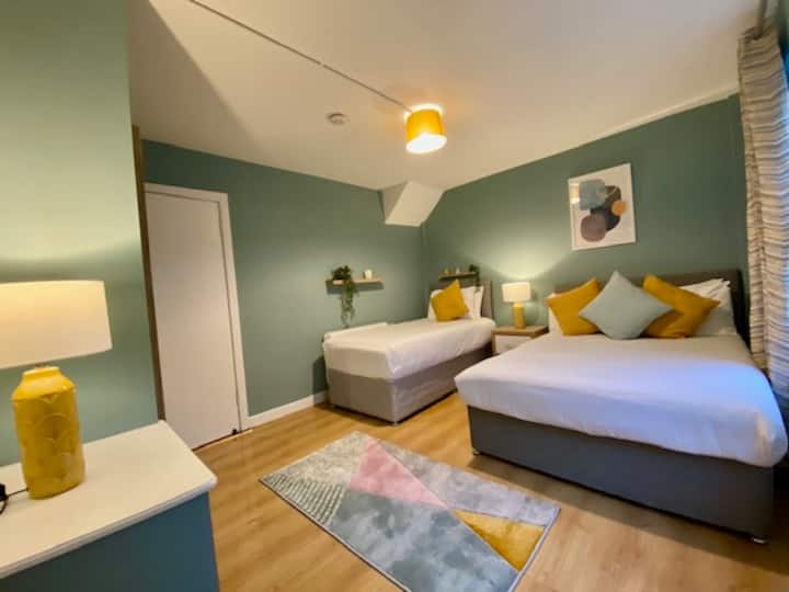 Location! Location! City Centre Townhouse Sleeps 6 - Galway