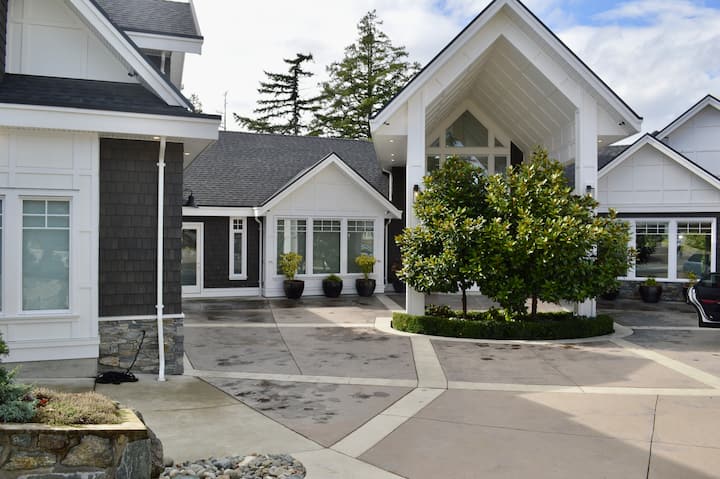 Poolside Fairway Escape On Bear Mountain - Langford