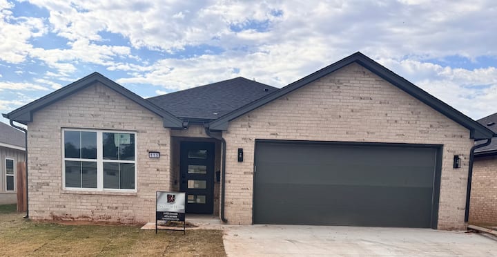 Brand New 4 Bedroom Home In Stillwater 1 Mi To Bps - Stillwater, OK