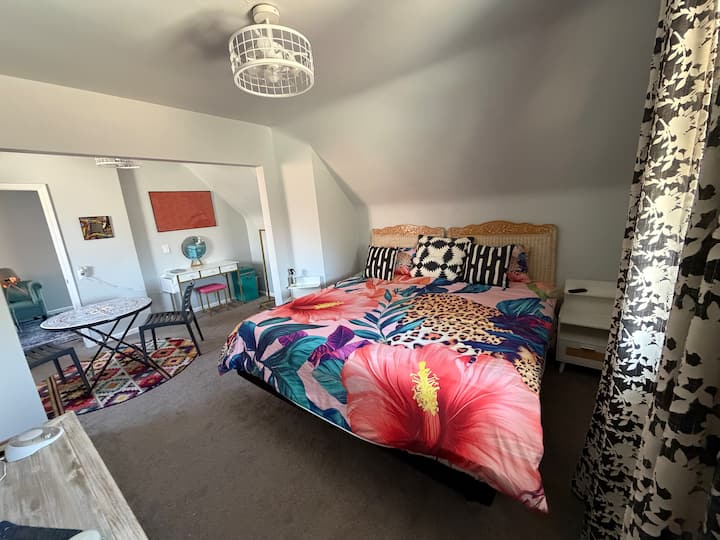 Eclectic Boho Bagley Flat Near Avenue Of Fashion - Detroit