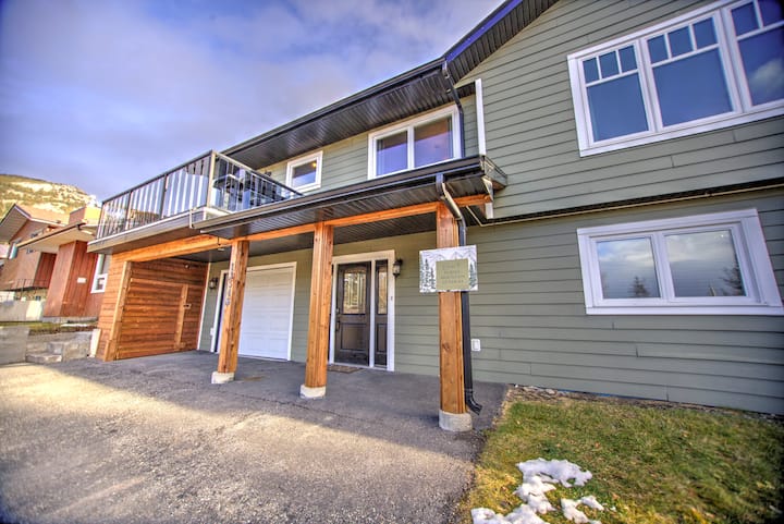 Turtle Mountain Getaway: Cozy Home On The Mountain - Blairmore