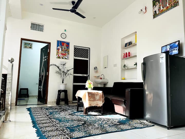 Family 2bhk With Mountain Views In Nathdwara - Rajsamand