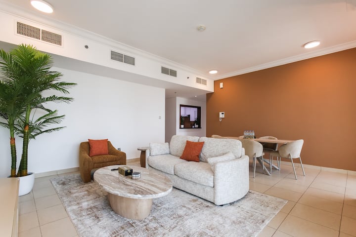 Bright 2br W/burj, Sea & City Views | Walk To Mall -