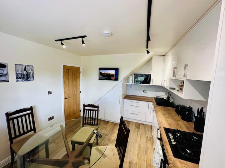 Newly Refurbished, Modern 3 Bedroom Apartment. - Southampton