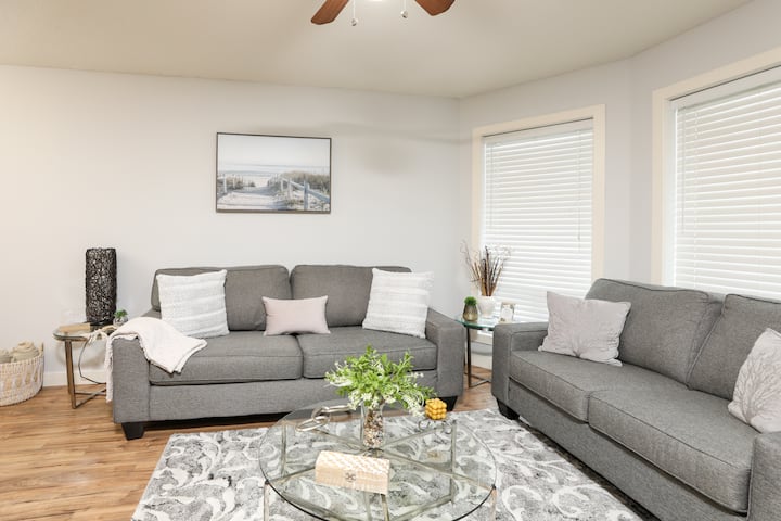 Beautiful 5-bedroom Home In Coalhurst, Ab - Lethbridge