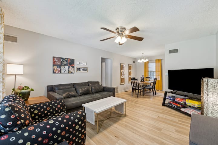 Fire Pit, Sun Room, Close To Towne East - Andover