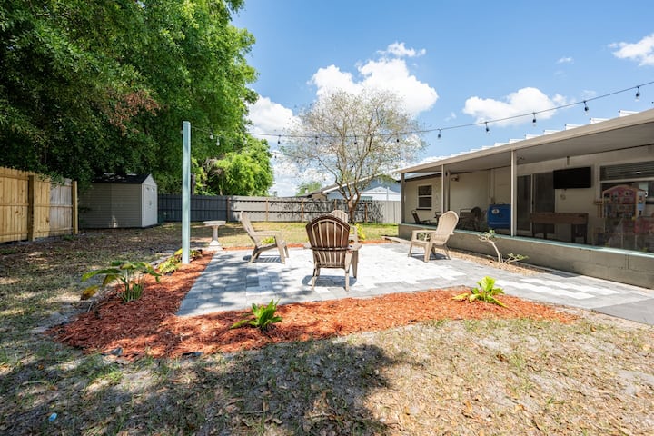 Breeze Of The Lakes. - Lakeland, FL