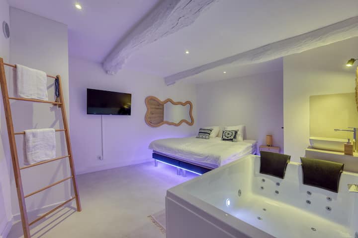 Suite Eros, Appartement Au Style Grec Avec Jacuzzi - Brignoles
