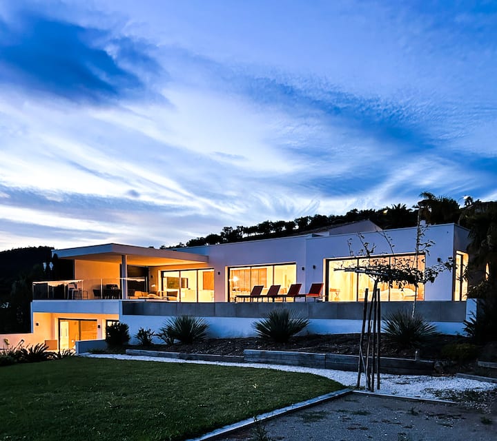 Villa Spacieuse Avec Piscine à Débordement - Roquebrune-sur-Argens