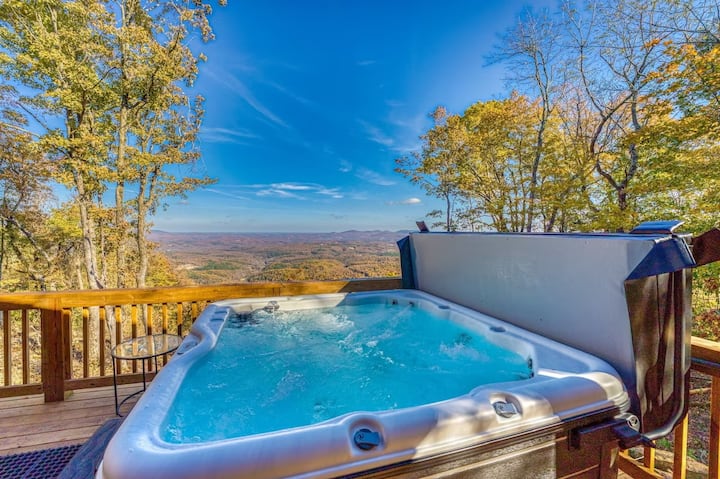 Stunning View + Hot Tub + King Bed + Fire Pit - Jasper, AR