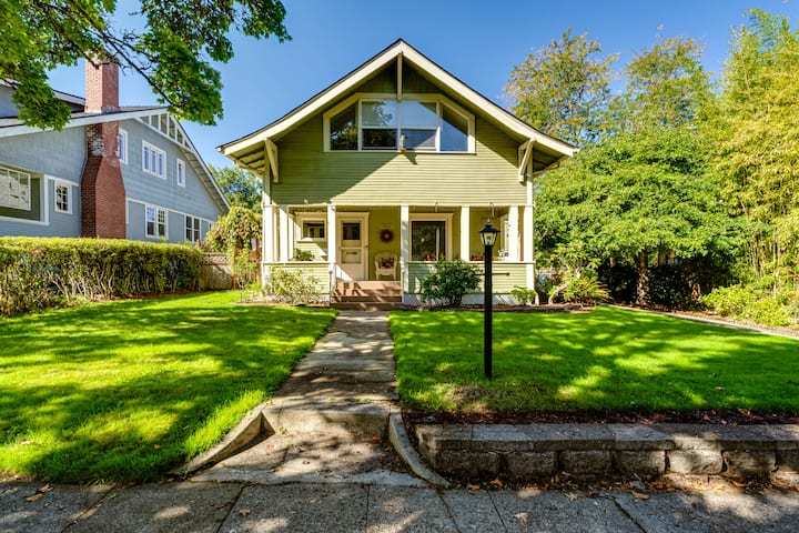 The Moss Street Manor • Walk To Uo & Hayward - Eugene, OR