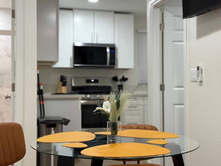 Stylish Renovated 2br - Your Sd Home Base Awaits - National City, CA