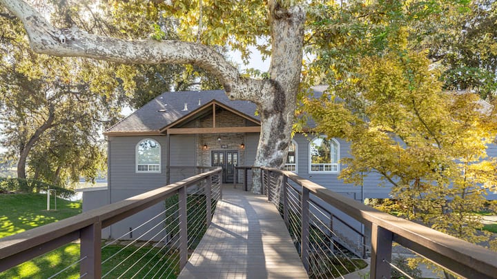 River Retreat W/ Boat Dock + Pickleball Court! - 우들랜드